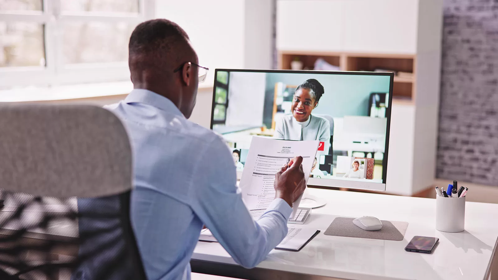 16 Simple And Creative Ways to Stand Out In Your Next Job Interview ...